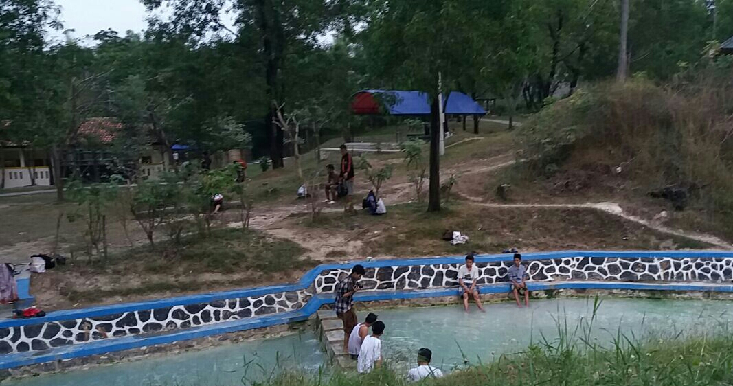 Wisata Sehat di Banyu Panas Gempol, Cirebon - Berita Persatuan