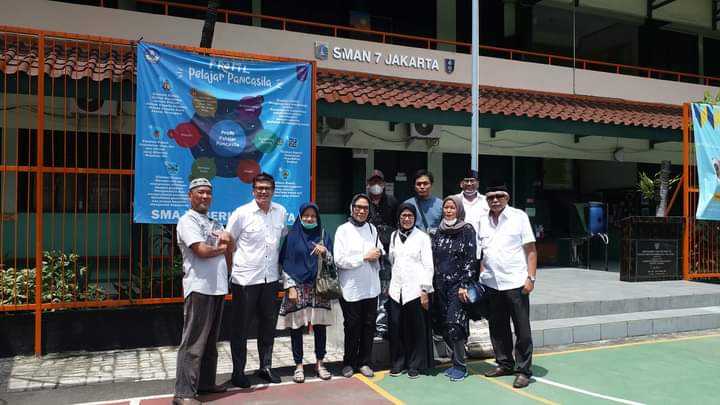 Alumni Senior Bantu Pembangunan Masjid SMA 7 Jakarta - Berita Persatuan